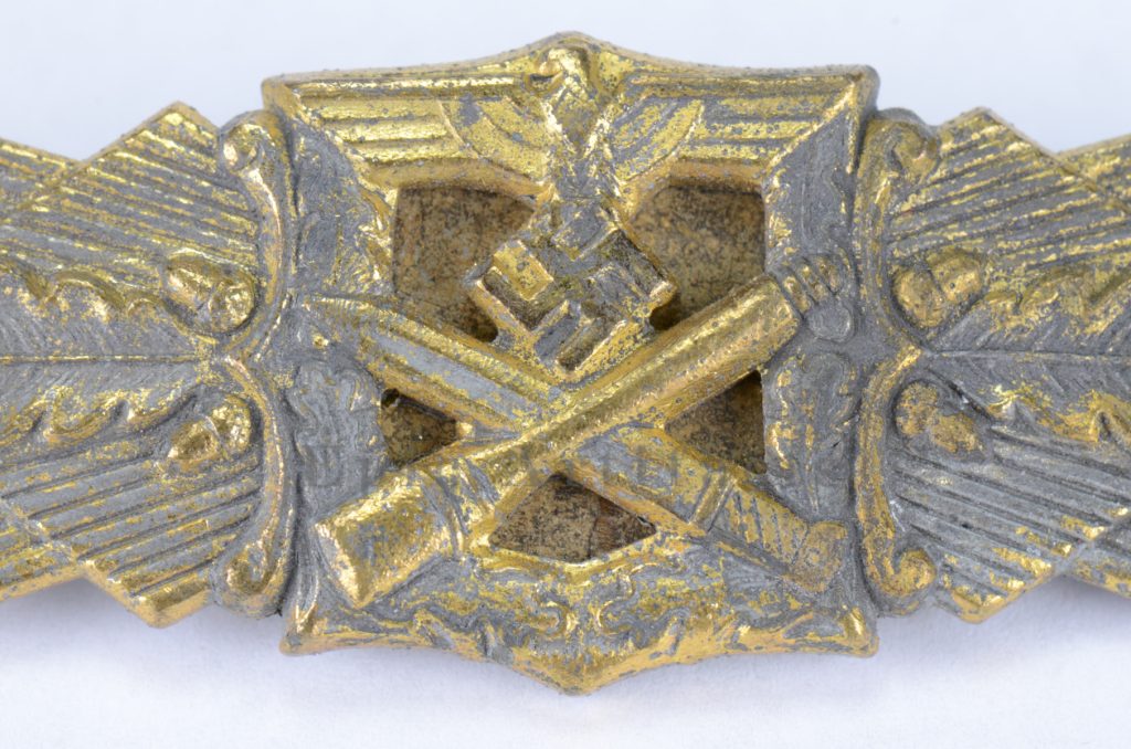 Gold Close Combat Clasp by FLL - Epic Artifacts