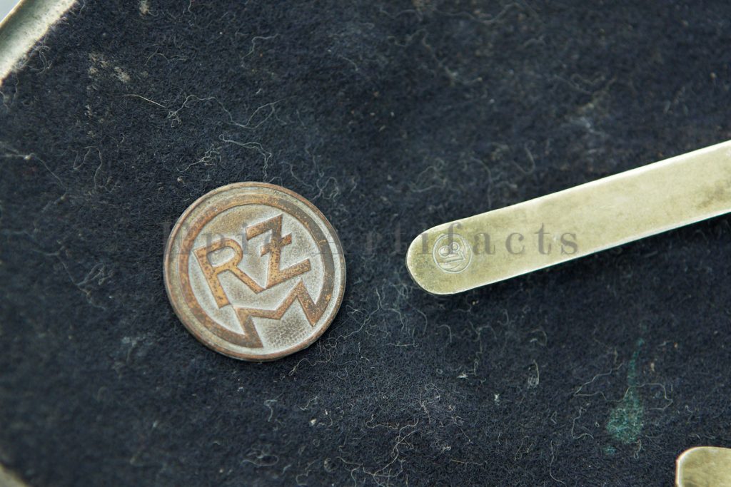 SA/SS Gorget members carried the “Deutschland Erwache” Standarte