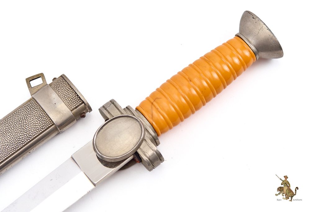 Red Cross Leader Dagger - Epic Artifacts