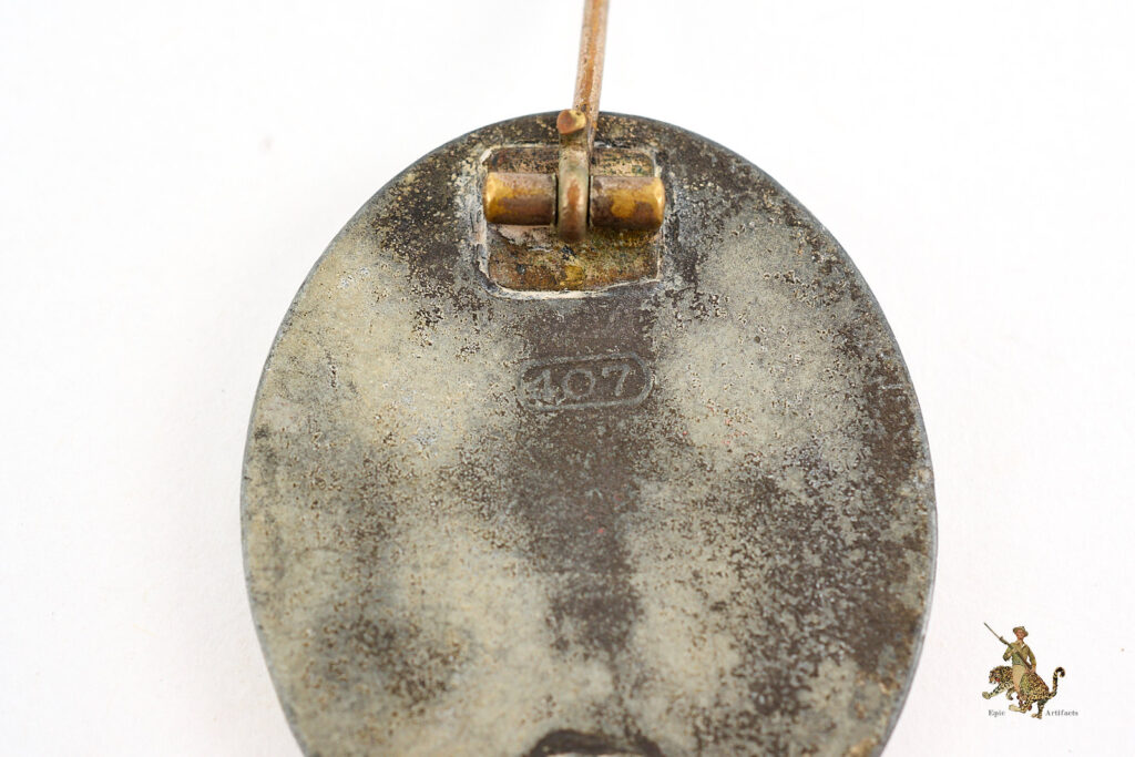 Silver Wound Badge - Carl Wild (107) - Epic Artifact